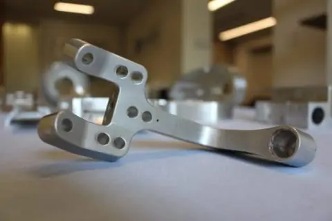 Come scegliere il materiale CNC giusto per il vostro componente